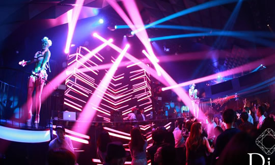 2018/08/03(金) DiA tokyo 天井高8mの圧巻の空間で繰り広げられるパーティー！毎週末を盛り上げる【SUPER FRIDAY ...